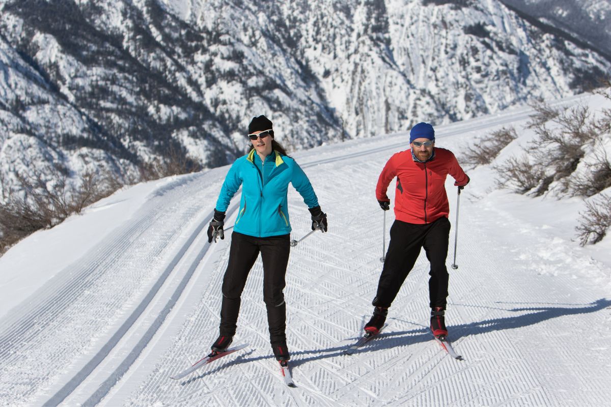 Ski Types: Differences between Classic and Skate Skis Explained - XC Skiing